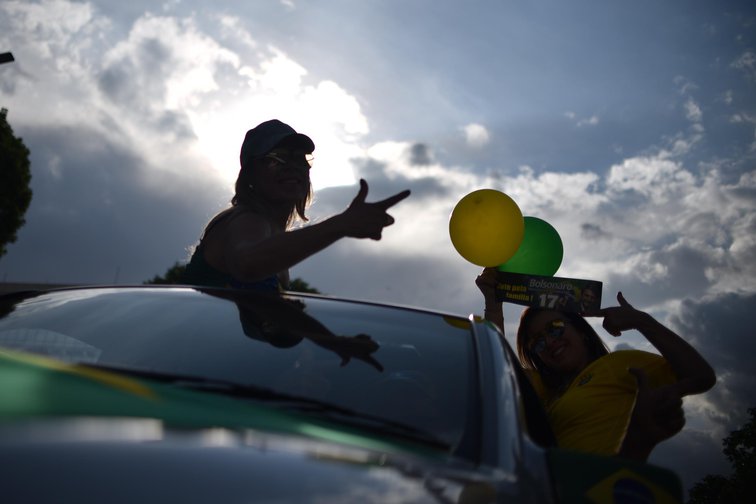 Radicalización y violencia bolsonarista marcan la campaña en Brasil ... Radicalización y violencia bolsonarista marcan la campaña en Brasil ...